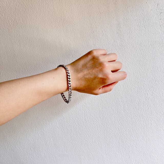 BA47-【 AVON 】エイボン・ヴィンテージブレスレット Silver-tone flat chain bracelet | iichi 日々の暮らしを心地よくするハンドメイドや ...