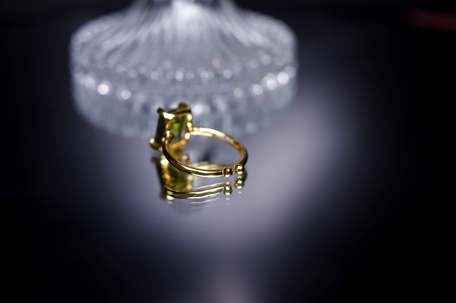 New ☆ 新作 ☆『ペリドット』の世界でひとつの天然石リングsilver925 + 18kgp | iichi 日々の暮らしを心地よくするハンドメイドやアンティークのマーケットプレイス