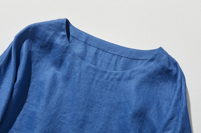 ゆるっと差の付くリネントップス 五分袖ブラウス 爽やかな青色 230402-5 | iichi 日々の暮らしを心地よくするハンドメイドやアンティークのマーケットプレイス
