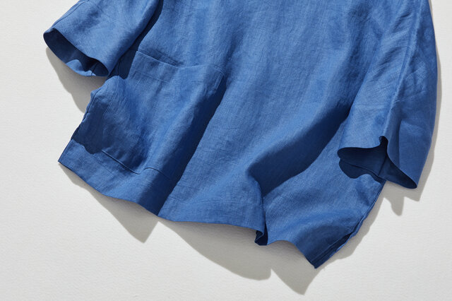 ゆるっと差の付くリネントップス 五分袖ブラウス 爽やかな青色 230402-5 | iichi 日々の暮らしを心地よくするハンドメイドやアンティークのマーケットプレイス