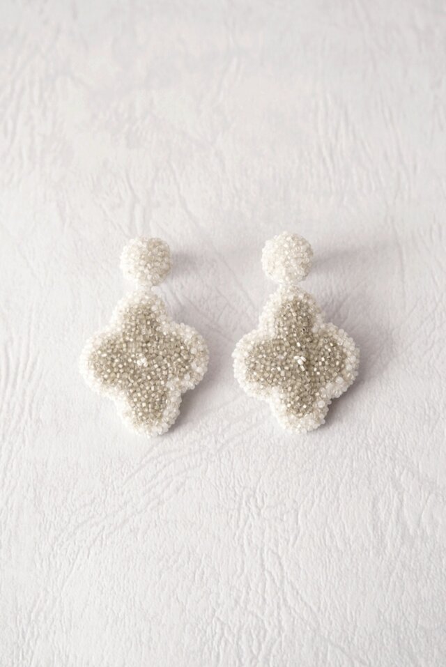 「fragment of the sand」flower/pierced earrings-04 | iichi 日々の暮らしを心地よくするハンドメイドやアンティークのマーケットプレイス