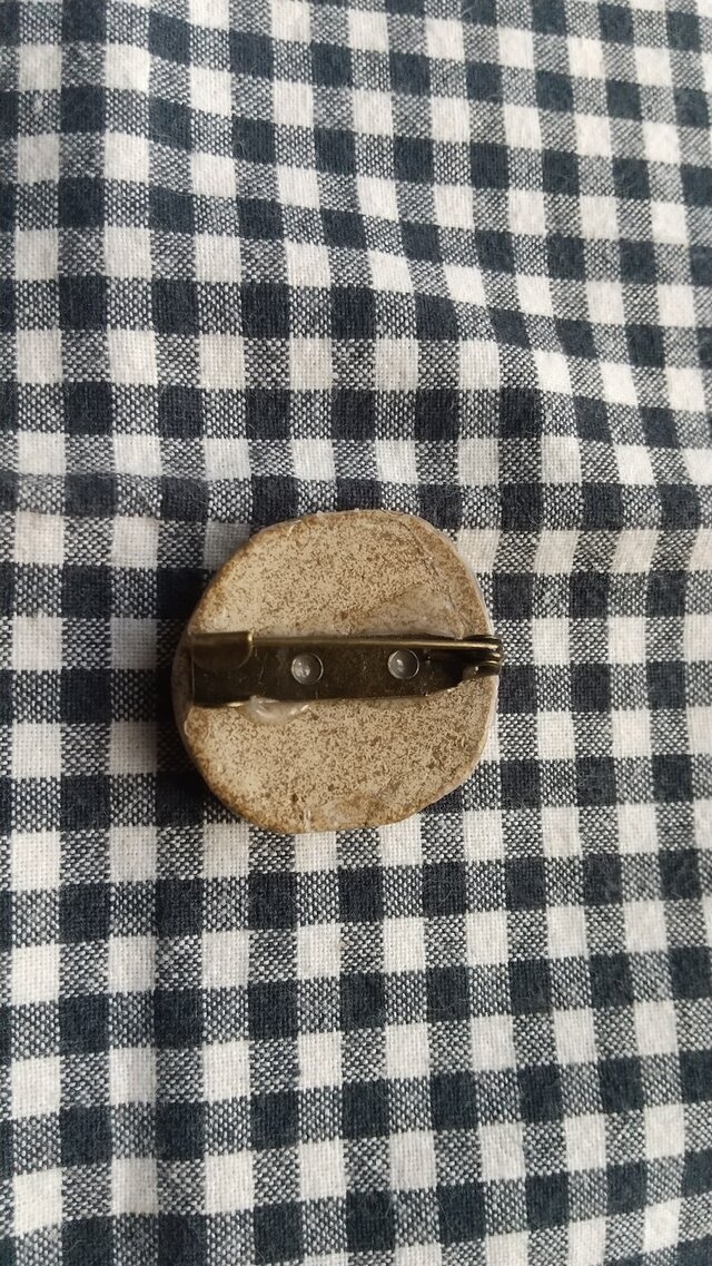 シーグラスブローチNo.1 | iichi 日々の暮らしを心地よくするハンドメイドやアンティークのマーケットプレイス