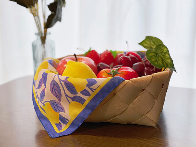 レモンの大判ハンカチ | iichi 日々の暮らしを心地よくするハンドメイドやアンティークのマーケットプレイス