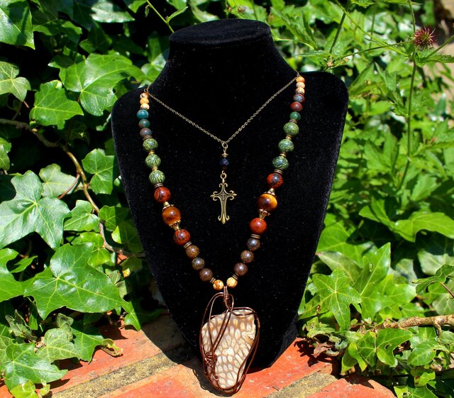 ティズベリースターストーン ネックレス 不老長寿と幸福の珊瑚 | iichi 日々の暮らしを心地よくするハンドメイドやアンティークのマーケットプレイス