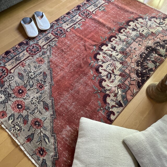 94×166 ブラウンレッド クラシカル ボタニカル トルコヴィンテージラグ | iichi 日々の暮らしを心地よくするハンドメイドやアンティークのマーケットプレイス