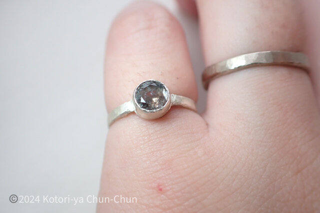 【アクアマリン好き必見】滅多に見ない超激レア ゴールドシーン・アクアマリン・シルバーリング【金雪】 | iichi 日々の暮らしを心地よくするハンドメイドやアンティークのマーケットプレイス