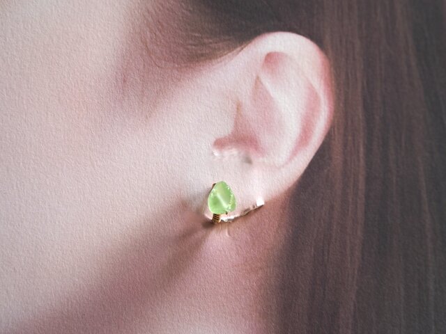 フローライトラフロックイヤリング フープ Fluorite 蛍石 | iichi 日々の暮らしを心地よくするハンドメイドやアンティークのマーケットプレイス