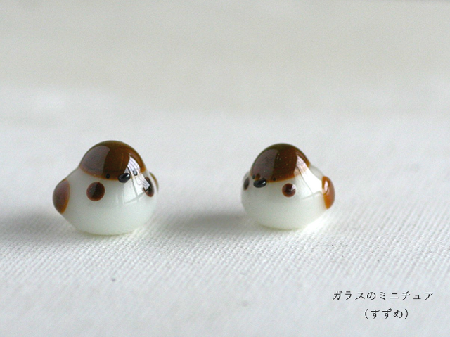 ガラスのミニチュア ”すずめ” | iichi 日々の暮らしを心地よくするハンドメイドやアンティークのマーケットプレイス