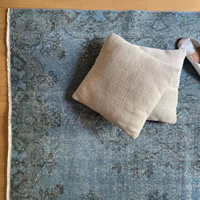 113×209 空色オーバーダイ メダリオン クラシカル トルコヴィンテージラグ | iichi 日々の暮らしを心地よくするハンドメイドやアンティークのマーケットプレイス