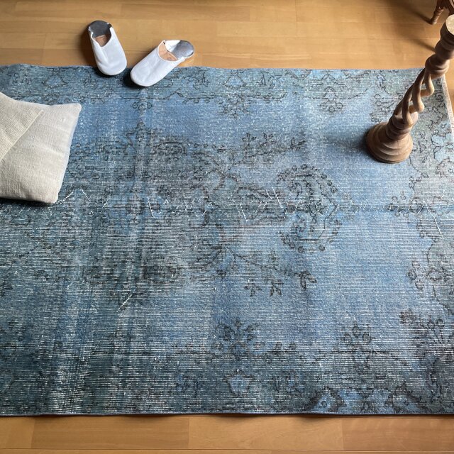113×209 空色オーバーダイ メダリオン クラシカル トルコヴィンテージラグ | iichi 日々の暮らしを心地よくするハンドメイドやアンティークのマーケットプレイス