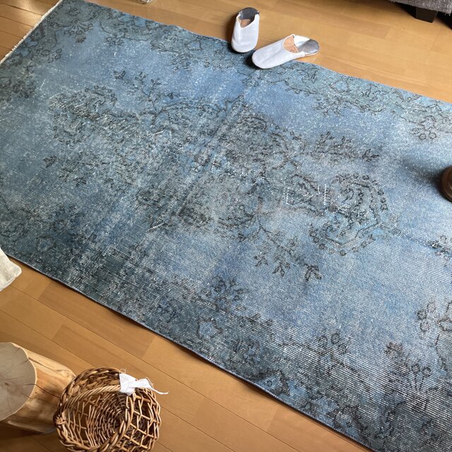 113×209 空色オーバーダイ メダリオン クラシカル トルコヴィンテージラグ | iichi 日々の暮らしを心地よくするハンドメイドやアンティークのマーケットプレイス