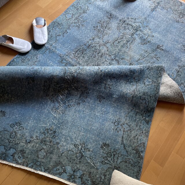 113×209 空色オーバーダイ メダリオン クラシカル トルコヴィンテージラグ | iichi 日々の暮らしを心地よくするハンドメイドやアンティークのマーケットプレイス