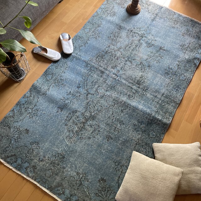 113×209 空色オーバーダイ メダリオン クラシカル トルコヴィンテージラグ | iichi 日々の暮らしを心地よくするハンドメイドやアンティークのマーケットプレイス