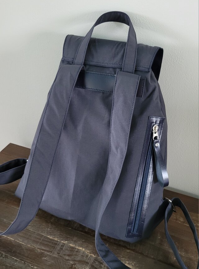 ライトナイロンのナップサック(ネイビー) | iichi 日々の暮らしを心地よくするハンドメイドやアンティークのマーケットプレイス