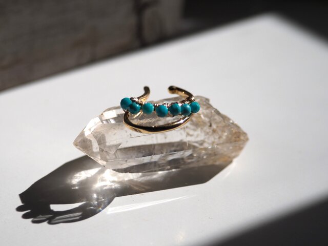 ターコイズイヤーカフ キングマンターターコイズ 片耳 Turquoise | iichi 日々の暮らしを心地よくするハンドメイドやアンティークのマーケットプレイス