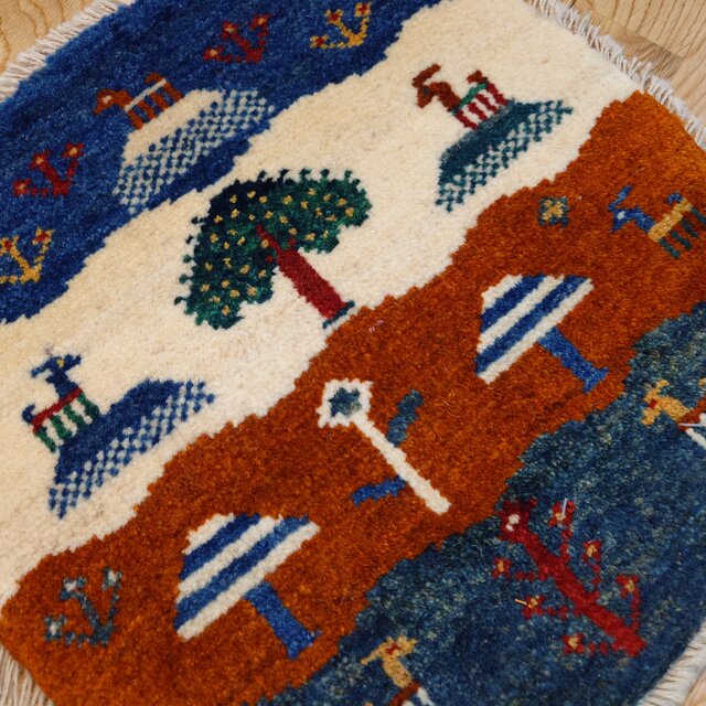 【新規入荷】ペルシャ ギャッベ ミニマット 横38Φ39.5cm円形 アマレバフト ギャベ 【G1】 | iichi 日々の暮らしを心地よくするハンドメイドやアンティークのマーケットプレイス