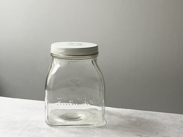 【Riihimaki】四つ葉のクローバー柄 1L ガラスジャー・リーヒマキ・リーヒマエンラシ 瓶 | iichi 日々の暮らしを心地よくするハンドメイドやアンティークのマーケットプレイス