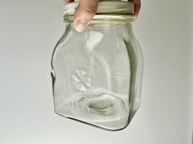 【Riihimaki】四つ葉のクローバー柄 1L ガラスジャー・リーヒマキ・リーヒマエンラシ 瓶 | iichi 日々の暮らしを心地よくするハンドメイドやアンティークのマーケットプレイス