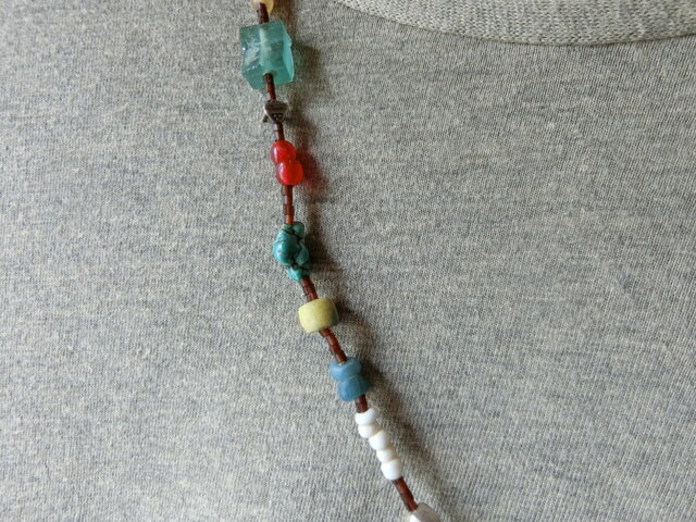 ＊期間限定happy price＊MEGURIのネックレス＠ローマングラスのかけらなど世界中の字代の違うビーズを廻り合わせました | iichi 日々の暮らしを心地よくするハンドメイドや ...