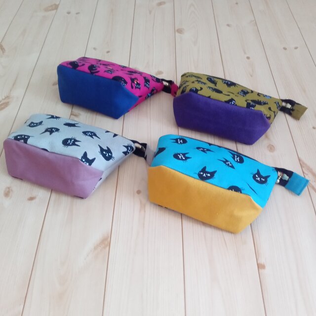 【SALE】黒猫 底カラー18cmのファスナーポーチ 内ポケット マゼンタピンク×ブルー帆布 964 | iichi 日々の暮らしを心地よくするハンドメイドやアンティークのマーケットプレイス