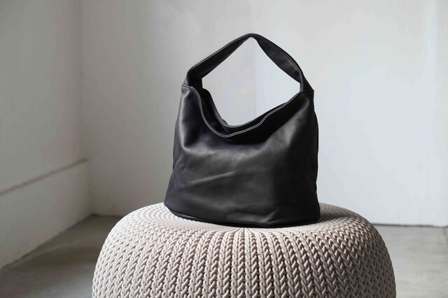 シルキータッチしっとりレザー⁂軽く柔らかい袋タイプ・LUA(LA003)＃墨黒⁂ | iichi 日々の暮らしを心地よくするハンドメイドやアンティークのマーケットプレイス