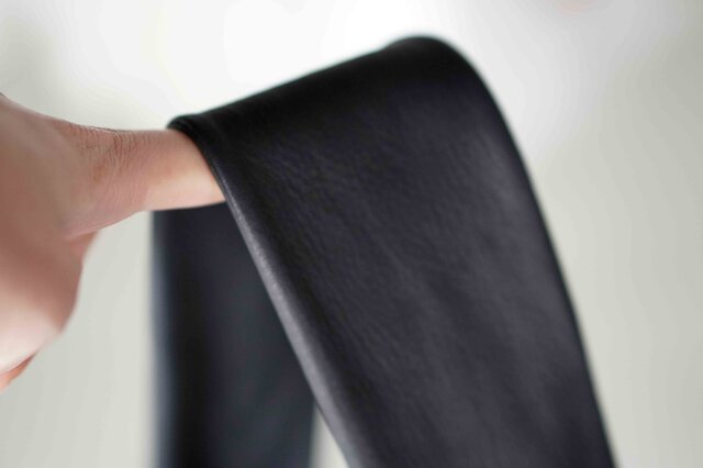 シルキータッチしっとりレザー⁂軽く柔らかい袋タイプ・LUA(LA001)＃漆黒⁂ | iichi 日々の暮らしを心地よくするハンドメイドやアンティークのマーケットプレイス