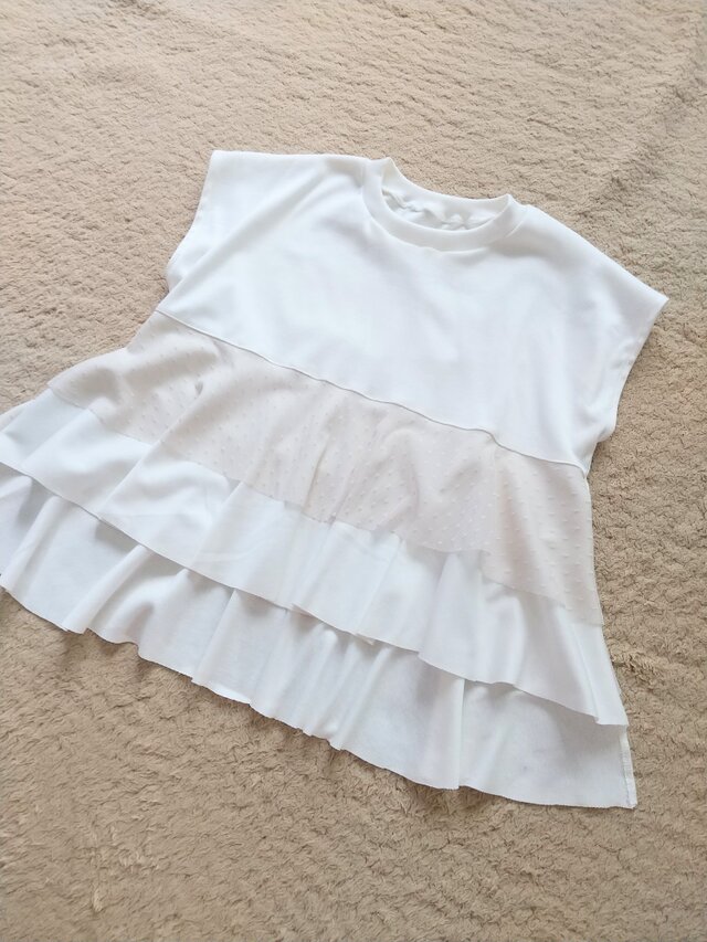 ペプラム裾のホワイトTシャツ | iichi 日々の暮らしを心地よくするハンドメイドやアンティークのマーケットプレイス