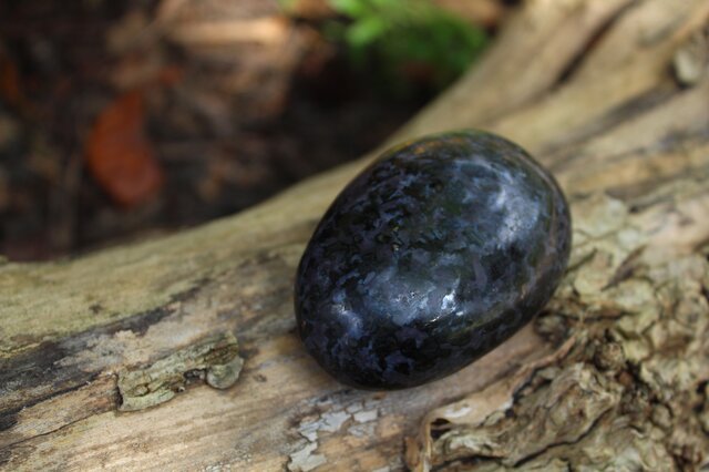 ミスティックマーリナイト パームストーン | iichi 日々の暮らしを心地よくするハンドメイドやアンティークのマーケットプレイス