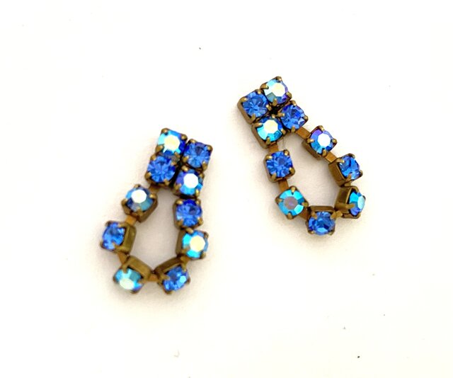 ビンテージ スワロフスキー サファイア・サファイアAB 雫 揺れるピアス】1970年代 オーストリア | iichi 日々の暮らしを心地よくするハンドメイドやアンティークのマーケットプレイス