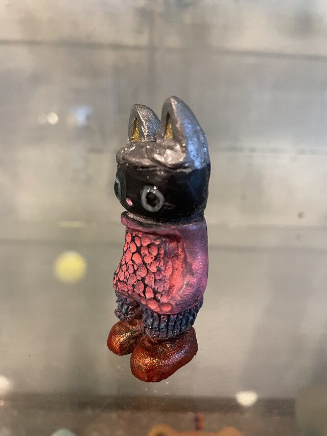 短パンぷーちゃんブローチ | iichi 日々の暮らしを心地よくするハンドメイドやアンティークのマーケットプレイス