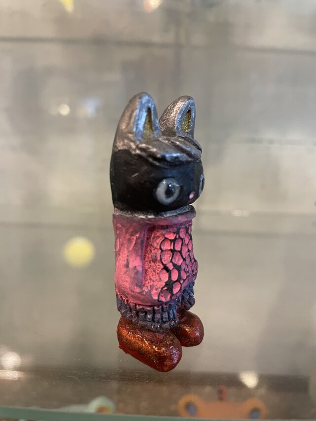 短パンぷーちゃんブローチ | iichi 日々の暮らしを心地よくするハンドメイドやアンティークのマーケットプレイス