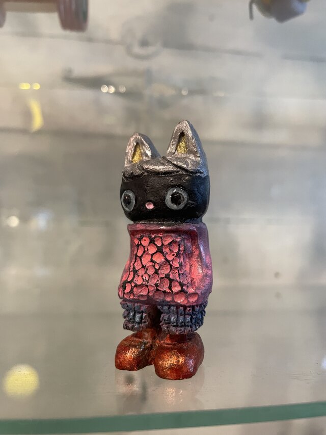 短パンぷーちゃんブローチ | iichi 日々の暮らしを心地よくするハンドメイドやアンティークのマーケットプレイス