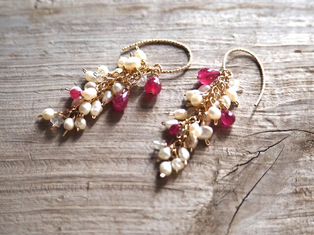 淡水パールとルビーピアス 14kgf Ruby | iichi 日々の暮らしを心地よくするハンドメイドやアンティークのマーケットプレイス