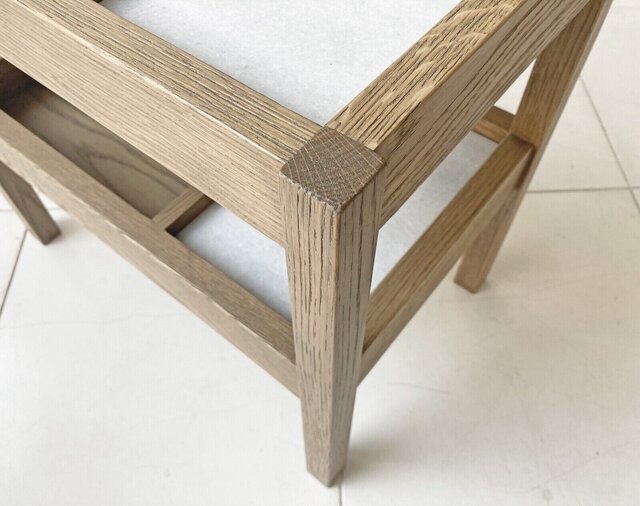 WAX OAK WOOD SIDE TABLE 50 | iichi 日々の暮らしを心地よくするハンドメイドやアンティークのマーケットプレイス