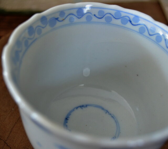 独特なタッチの図柄の煎茶茶碗・蕎麦猪口直径9cm | iichi 日々の暮らしを心地よくするハンドメイドやアンティークのマーケットプレイス