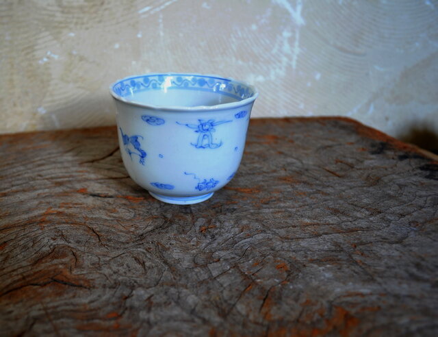 独特なタッチの図柄の煎茶茶碗・蕎麦猪口直径9cm | iichi 日々の暮らしを心地よくするハンドメイドやアンティークのマーケットプレイス