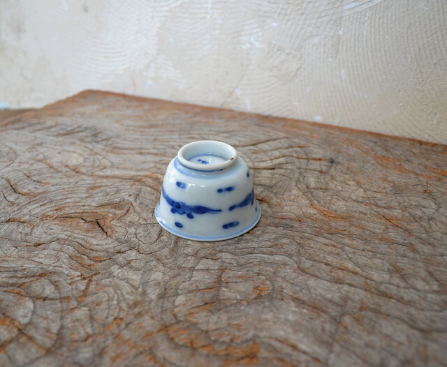 染付手描き煎茶茶碗 浮雲 一客 金繕い有り直径6.7cm | iichi 日々の暮らしを心地よくするハンドメイドやアンティークのマーケットプレイス