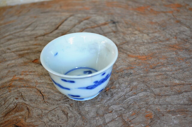 染付手描き煎茶茶碗 浮雲 一客 金繕い有り直径6.7cm | iichi 日々の暮らしを心地よくするハンドメイドやアンティークのマーケットプレイス