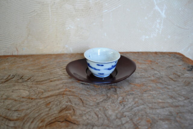 染付手描き煎茶茶碗 浮雲 一客 金繕い有り直径6.7cm | iichi 日々の暮らしを心地よくするハンドメイドやアンティークのマーケットプレイス