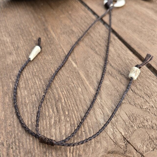 鹿の角 フィッシュフックのペンダント#2 | iichi 日々の暮らしを心地よくするハンドメイドやアンティークのマーケットプレイス