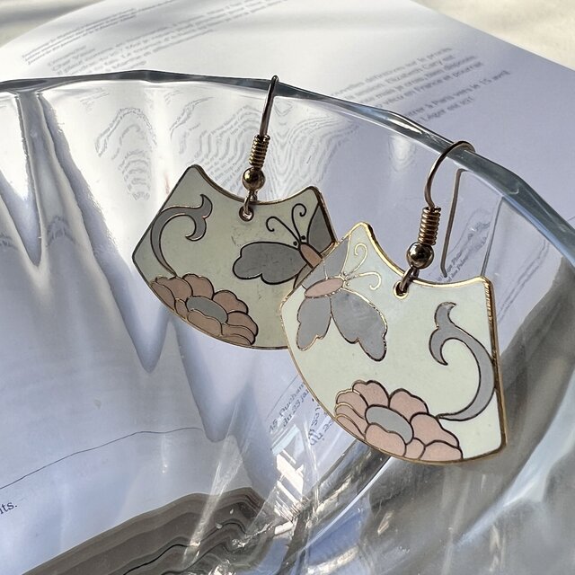 P469-ヴィンテージピアス U.S.A. Samuel Huang Plants and butterflies | iichi 日々の暮らしを心地よくするハンドメイドやアンティークの ...