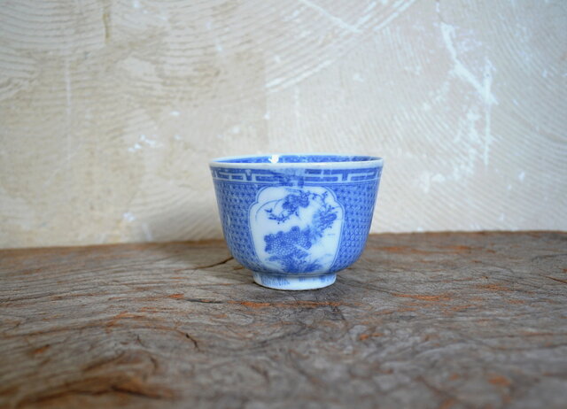 染付印判 窓絵草花紋 煎茶茶碗 蕎麦猪口 一客 直径7.8cm | iichi 日々の暮らしを心地よくするハンドメイドやアンティークのマーケットプレイス