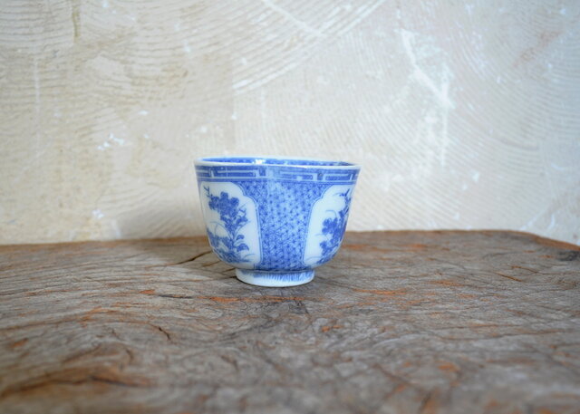 染付印判 窓絵草花紋 煎茶茶碗 蕎麦猪口 一客 直径7.8cm | iichi 日々の暮らしを心地よくするハンドメイドやアンティークのマーケットプレイス