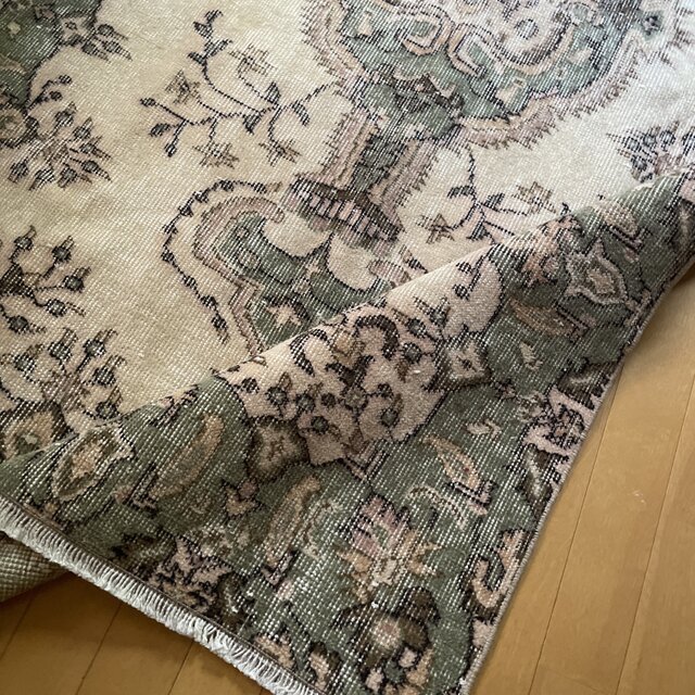【sale】108×208 モスグリーン×クリーム 王道メダリオン トルコヴィンテージラグ | iichi 日々の暮らしを心地よくするハンドメイドやアンティークのマーケットプレイス