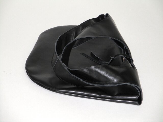 感謝品 丸みのあるトート（黒） | iichi 日々の暮らしを心地よくするハンドメイドやアンティークのマーケットプレイス