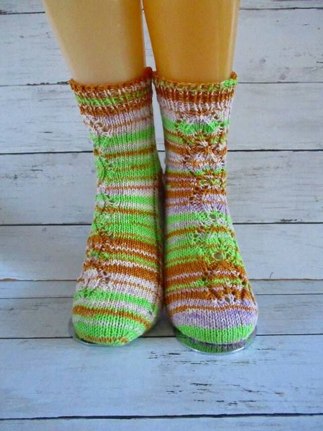 冷え取りソックス Lana Grossa Meilenweit Cotone Vegano Frutti 8203 | iichi 日々の暮らしを心地よくするハンドメイドやアンティークの ...