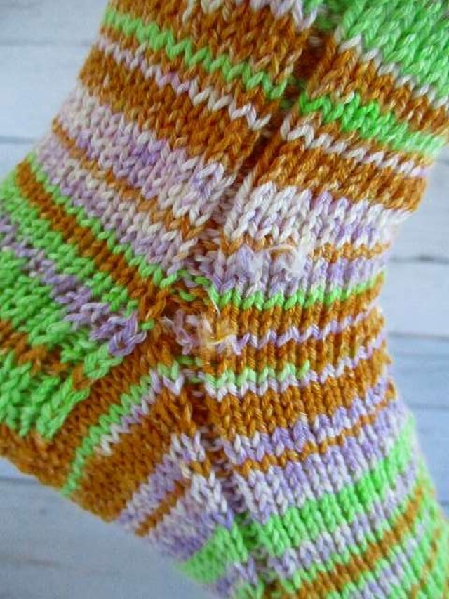 冷え取りソックス Lana Grossa Meilenweit Cotone Vegano Frutti 8203 | iichi 日々の暮らしを心地よくするハンドメイドやアンティークの ...