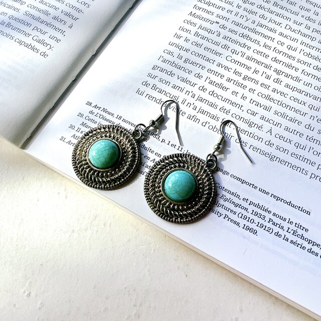 P470-ヴィンテージピアス・U.S.A. 1970〜80s Turquoise cabochon | iichi 日々の暮らしを心地よくするハンドメイドやアンティークのマーケットプレイス