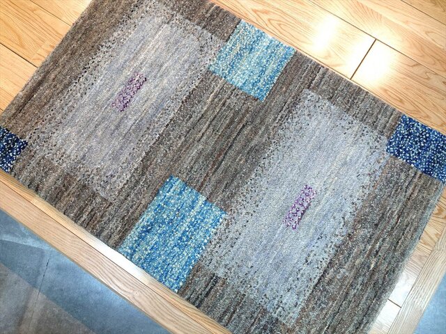 夏は涼しく冬は暖かい天然無染めラグ ガゼニラハット 肌触りが気持ちい 93x62cm D831 | iichi 日々の暮らしを心地よくするハンドメイドやアンティークのマーケットプレイス