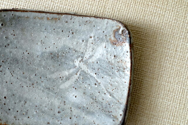 長方皿（信濃抜絵とんぼb） | iichi 日々の暮らしを心地よくするハンドメイドやアンティークのマーケットプレイス